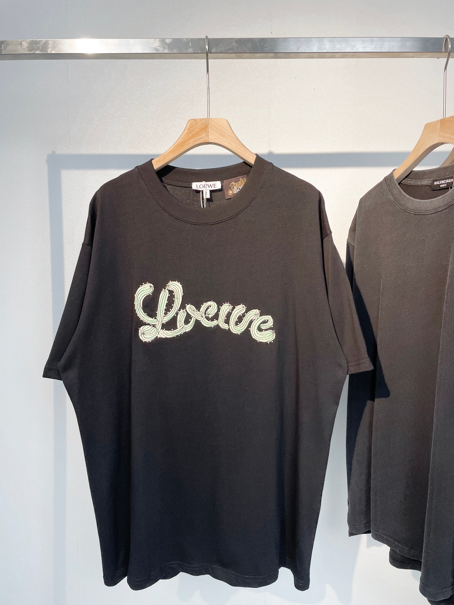 LOEWE exclusive custom weaving and dyeing pure cotton material has a ...